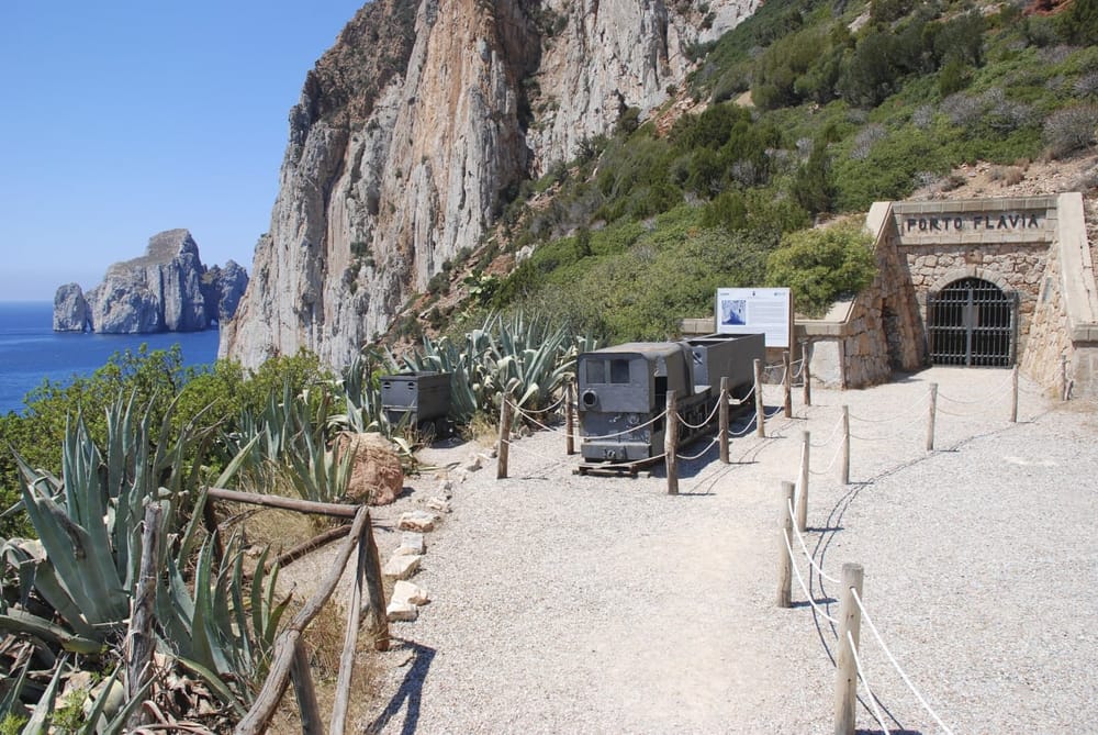 Porto Flavia: el puerto imposible excavado en los acantilados de Cerdeña