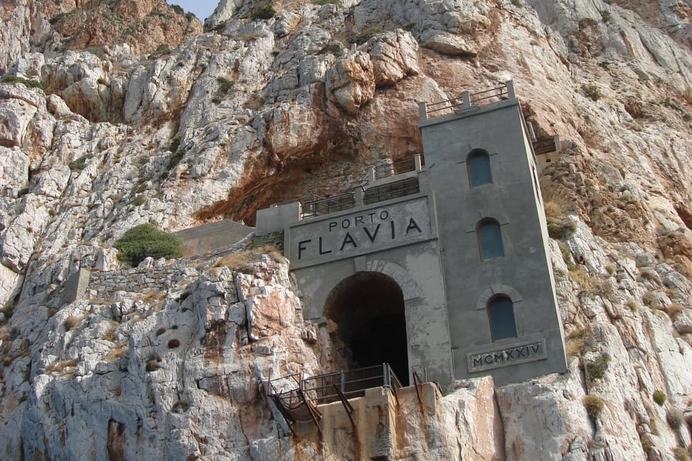 Porto Flavia: el puerto imposible excavado en los acantilados de Cerdeña