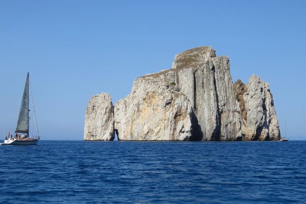 Porto Flavia: el puerto imposible excavado en los acantilados de Cerdeña
