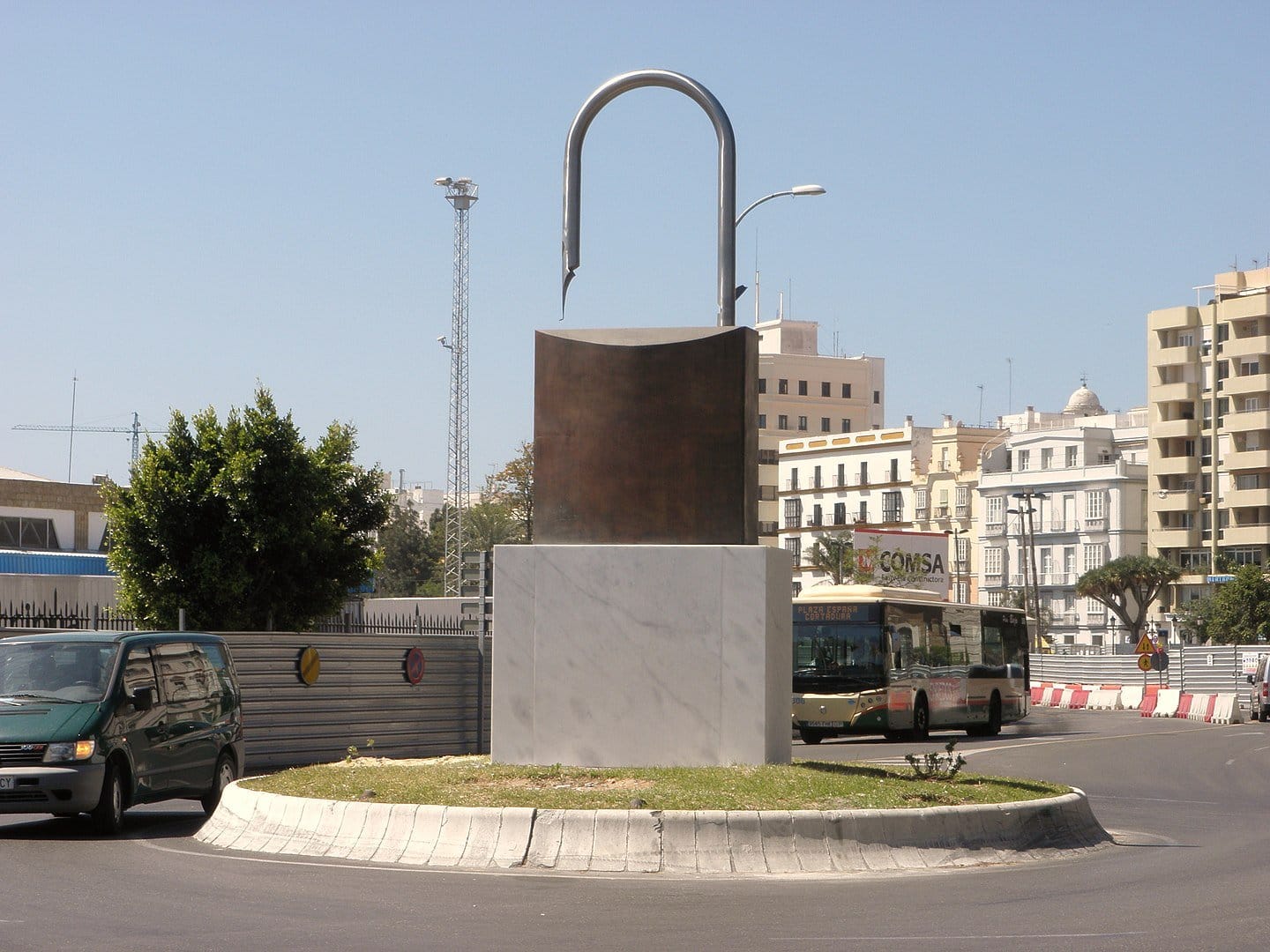 ¡Qué horror! Alucina con las esculturas más feas de España