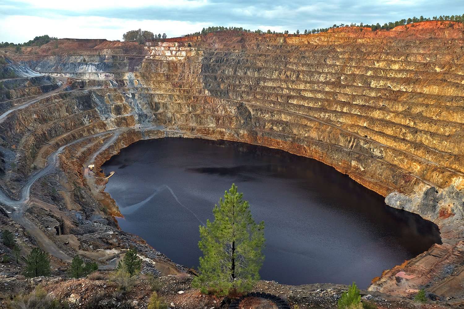 Descubre las rutas senderistas del río Tinto
